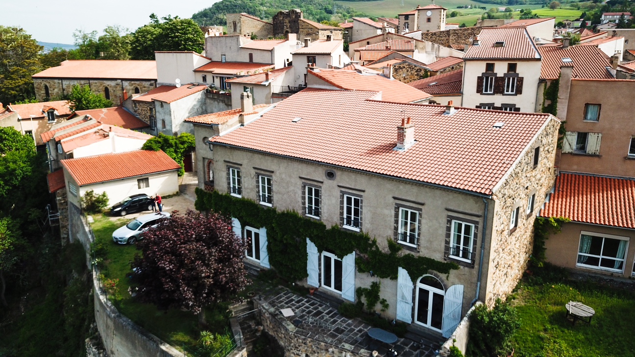 Mirefleurs et la Lit’hote vus du ciel | Chambres d'hôtes La Lit'hote